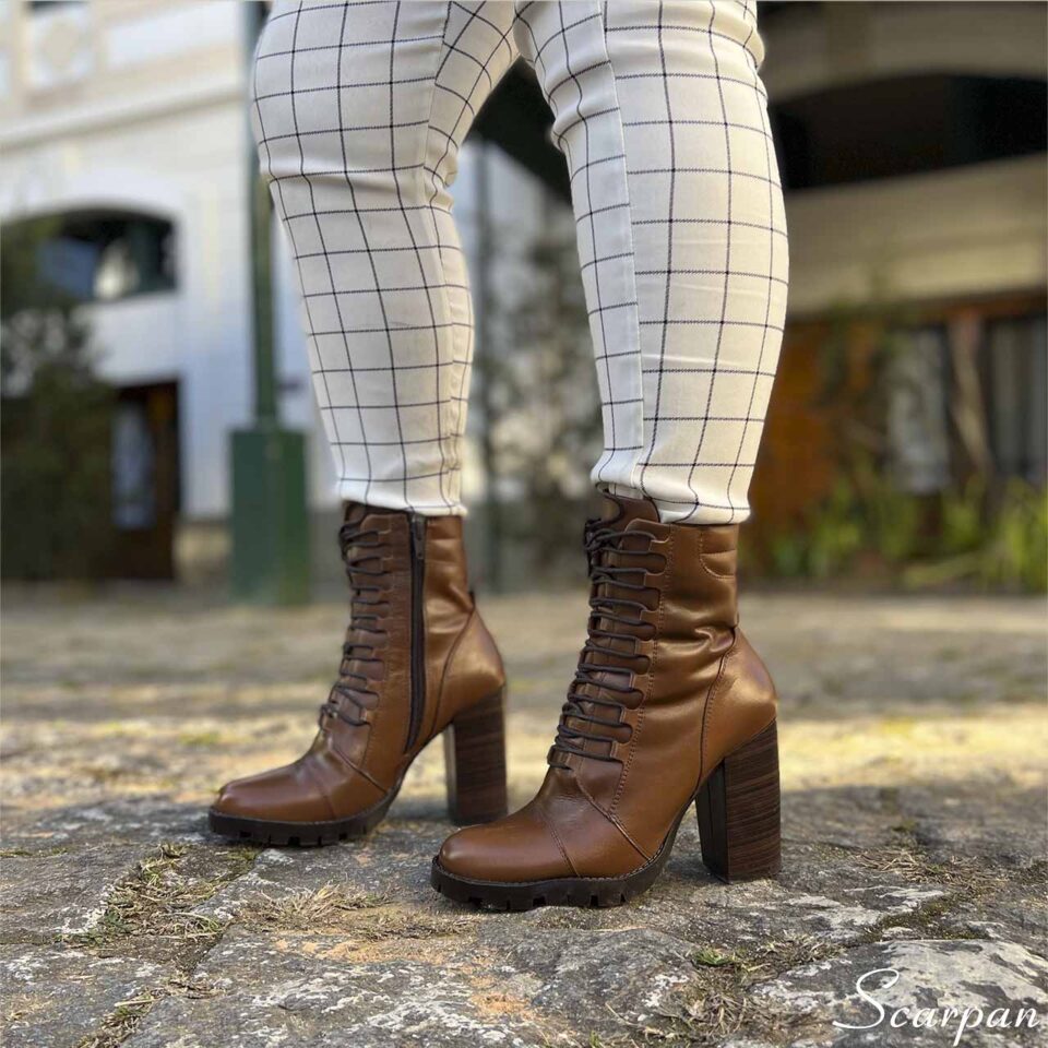 Bota de Couro Cano Médio Tratorada Cadarço Scarpan Havana